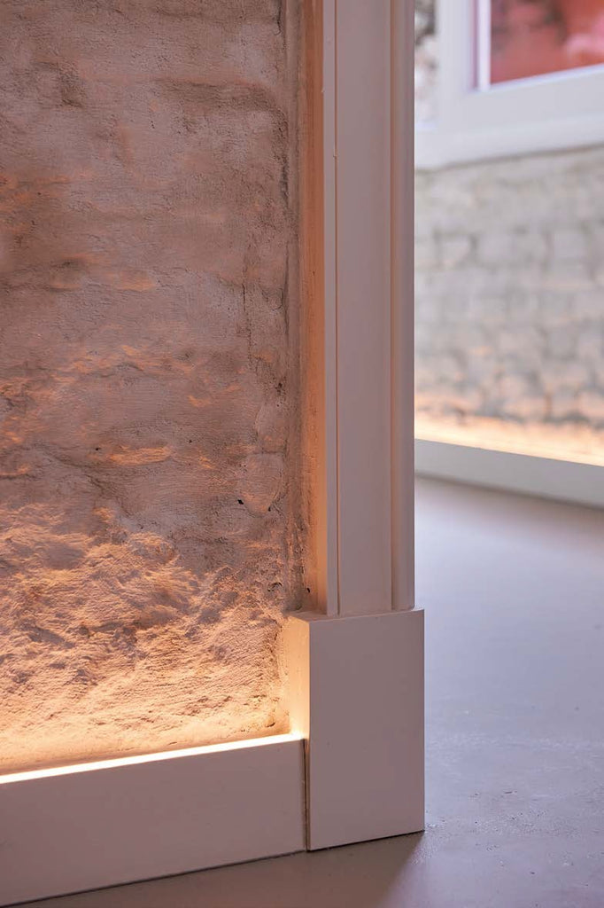 IL10 LED Skirting (80mm x 23mm x 2m) Per 2m length – Mr Cornice